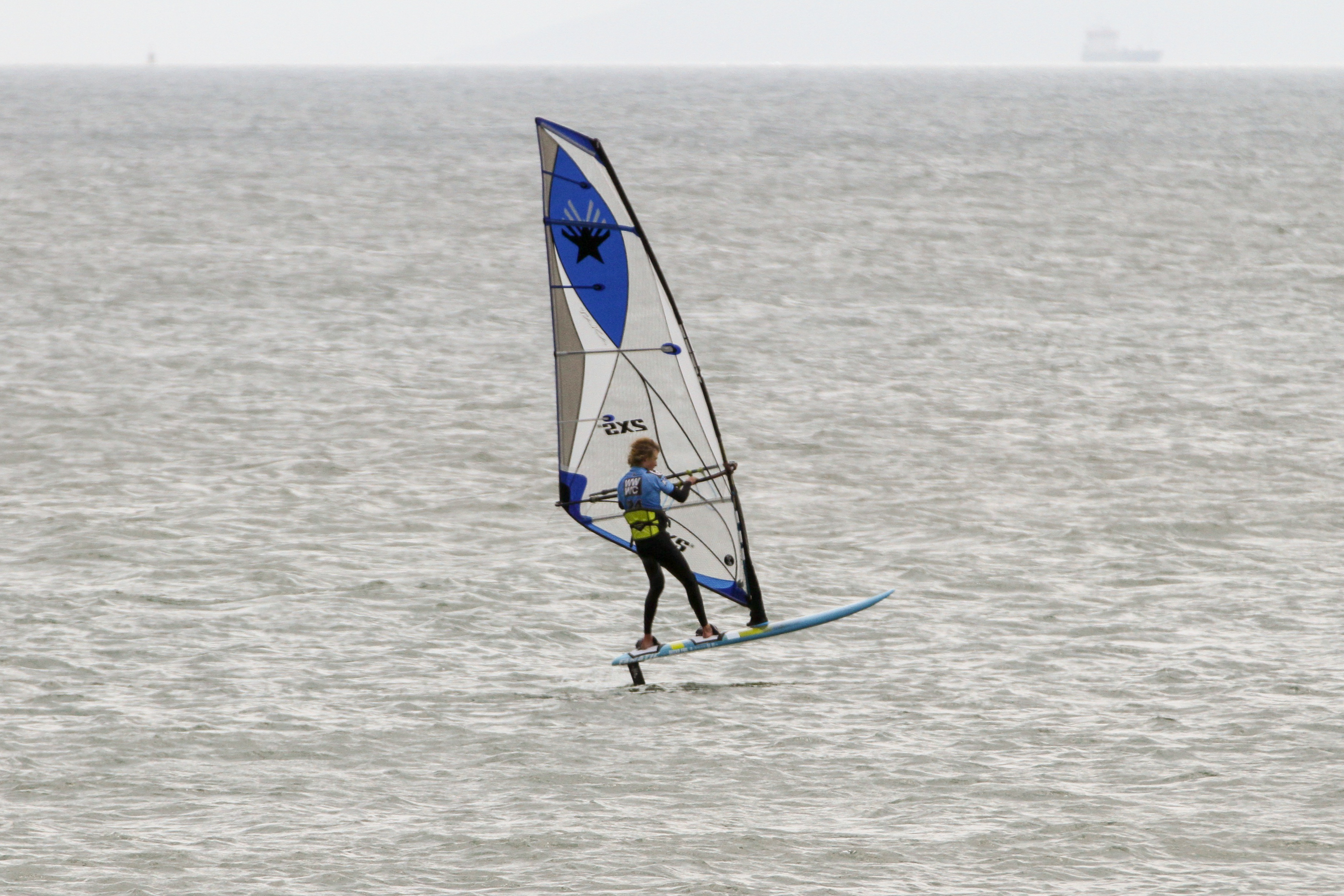 2xs_windsurf_foiling_west_wittering_011 - 2XS